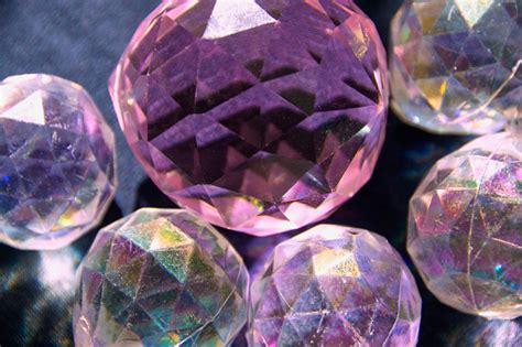 그룹 기하학적 모양 플라톤 몸 다면체 금속 및 유리 금은 청동과 돌의 다각형 개체의 집합입니다 그림 추상 반사의 배경 그림 0명에 대한 스톡 사진 및 기타 이미지 Istock