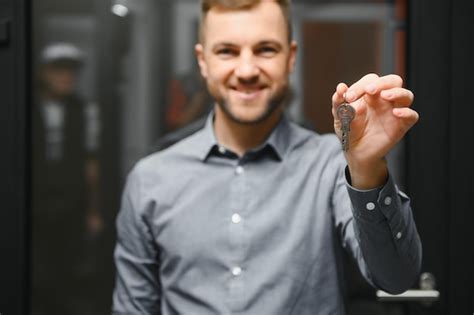 Premium Photo Sales Manager In A Window Shop The Concept Of Window Sales