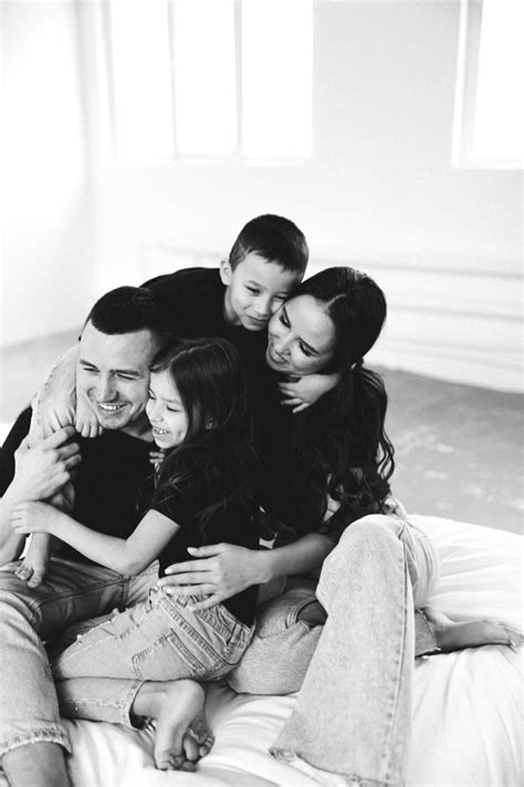 Семейная фотосессия в студии Семейные фотосессии Фотосессия