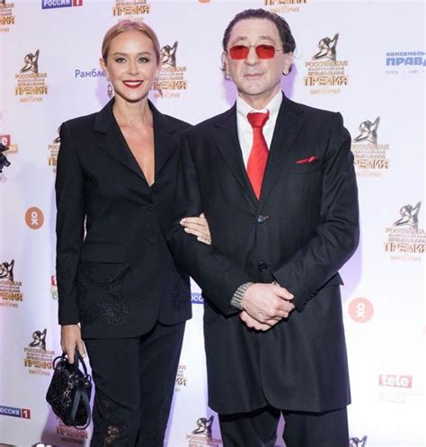 O Blonda Frumoasa Si Super Sexy Grigorii Leps Si A Felicitat Sotia Care Implineste 49 De Ani