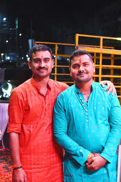 नये ज़माने में वहीं पुराने हम शुभ जन्मदिन मेरे भाई मेरे दोस्त sumit chouhan जी को जन्मदिवस