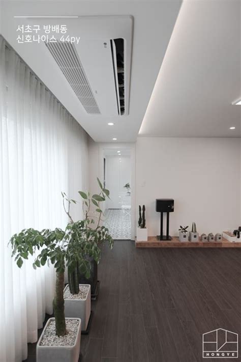 심플 모던 감각으로 꾸민 방배동 44평 아파트 인테리어 호미파이 And Homify 인테리어 거실 바닥 인테리어 고급 거실 디자인