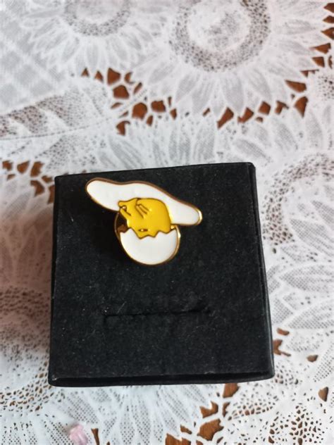 Значок — ціна 35 грн у каталозі Брошки Купити аксесуари за доступною ціною на Шафі Україна