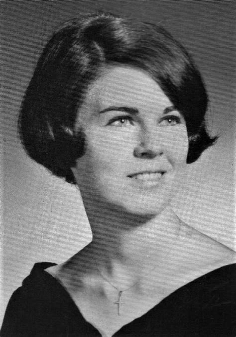 40 Lovely Portrait Photos That Defined Hairstyles Of 60s American