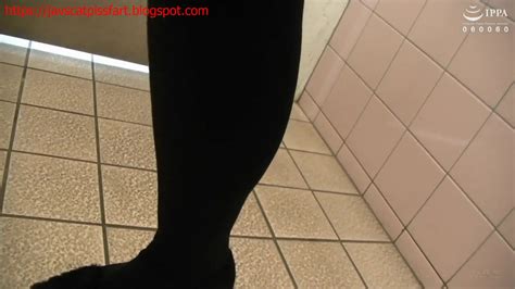 Japanese Lady Toilet Voyeur And Masturbate