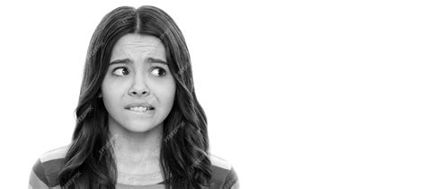 Sentirse Ansioso Retrato De Niña Nerviosa Aislado En Blanco Cara De