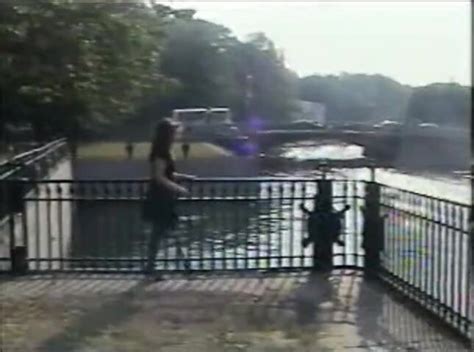 Woman on peg leg old video ThisVid com Türkçe