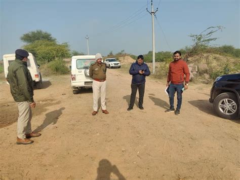 Fake Sand Was Being Made From Murram मुरम से बनाई जा रही थी नकली रेत पुलिस व माइनिंग विभाग ने