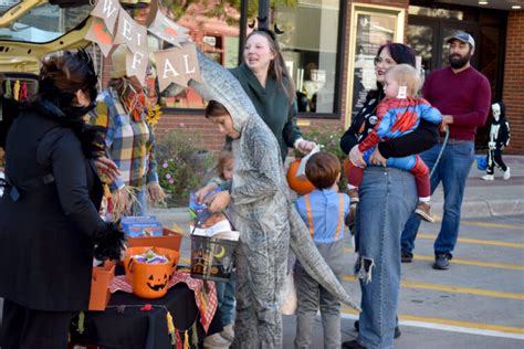Trick Or Treat Downtown Draws A Crowd News Sports Jobs The