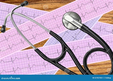 Analyse De Coeur Graphique Délectrocardiogramme Ecg Et Stéthoscope