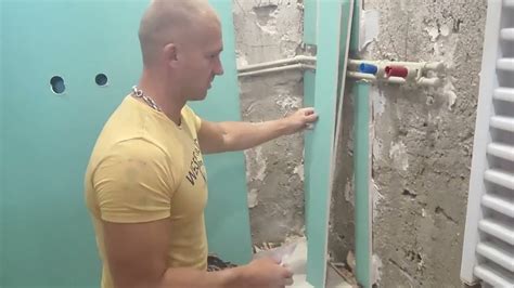 Как се лепи влагоустойчив гипсокартон на стени в баня Ремонт на засегната част от влага баня