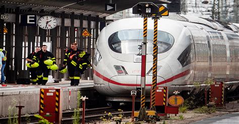 I Panjohuri Shtyn Nënën Dhe Djalin Në Shinat E Trenit Vdes 8 Vjeçari