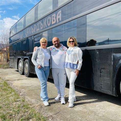 Обичам България Николина и Мария Чакърдъкови