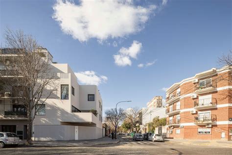 Pure And Functional Morphology Manuela Pedraza House By Oadd