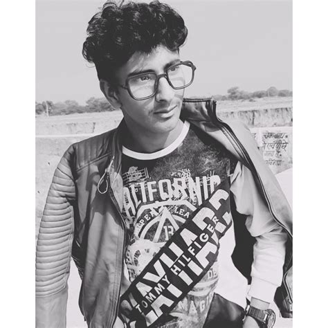 Carryminati Wallpapers Top Free Carryminati Backgrounds Wallpaperaccess