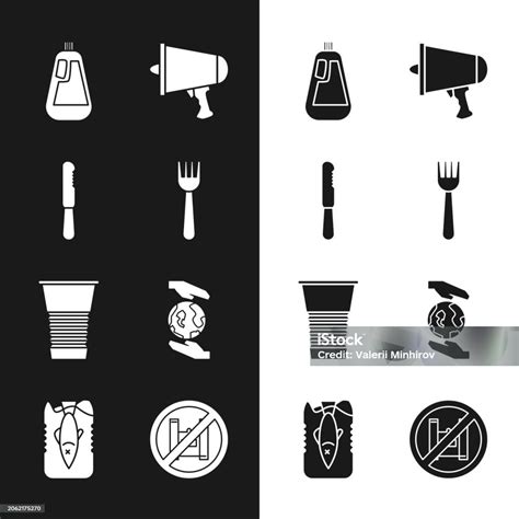 세트 일회용 플라스틱 포크 나이프 병 식기 세척액 단어 확산 메가폰 종이 유리 지구 지구본을 들고있는 손 가방 포스터에 아니오 말하기 및 해양 오염 아이콘을 중지 벡터