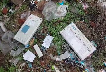 ઘર બદરકર ગજરતન બરસદમ કચરન ઢગલમથ બ EVM મળત તતરમ દડધમ મચ Two EVM