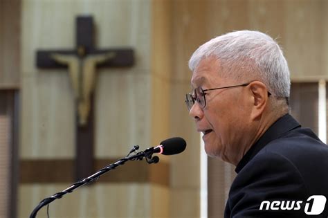 유흥식 라자로 추기경 기자회견 네이트 뉴스