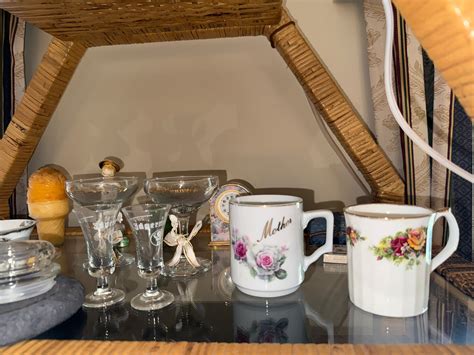 011 Assorted Teacups Mugs And Glassware Lot 27486