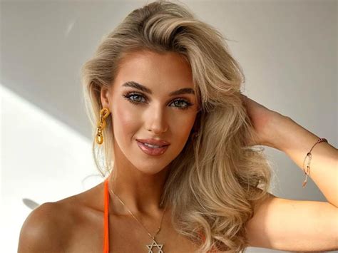 Veronika Rajek In Bathing Suit Asks What Are Your Favourite Bangers