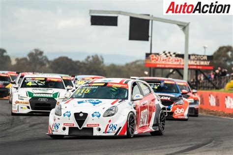 Mainoliphant Leads Pack Pic Daniel Kalisz Auto Action