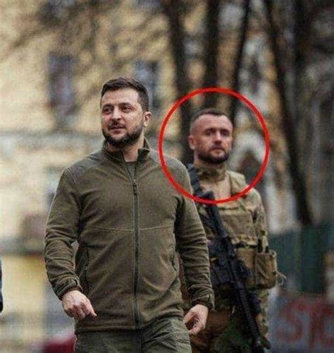 Bodyguardul Preşedintelui Volodimir Zelenski Sex Simbol Pe Internet