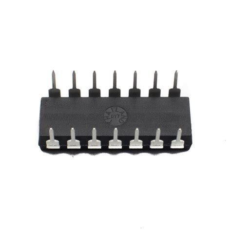 buy pic16f676 14 pin flash based 8 bit cmos microcontrollers at