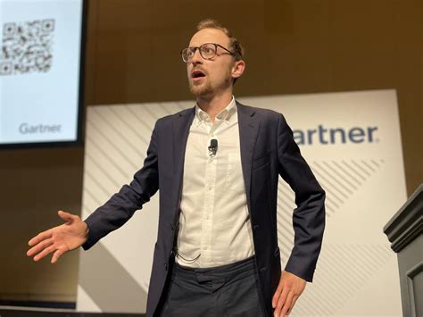 Gartner On Linkedin Gartner On Twitter