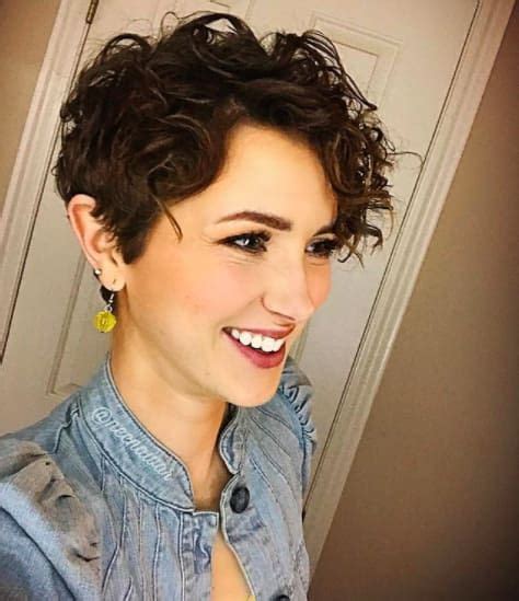 17 Photos That Prove Pixie Cuts Look Incredible With Curly Hair Pixie