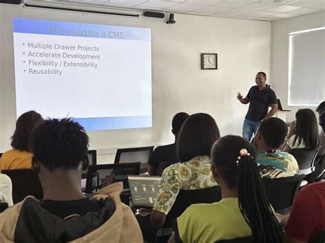 vincent l ecluse talking about filamentphp at the laravel moris meetup ish sookun