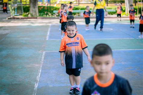 น้องๆ อนุบาล ประชาสัมพันธ์โรงเรียนหนองโตง สุรวิทยาคม