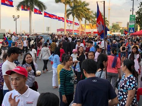 អភិបាលរាជធានីភ្នំពេញ ស្នើអាជីវករលក់ដូរទាំងអស់ កុំតម្លើងថ្លៃ ម្ហូបអាហារ និងថែរក្សាបរិស្ថាន
