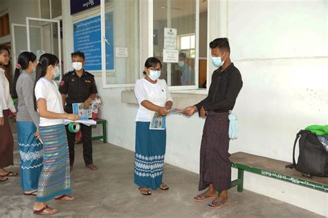 ဇေယျာသီရိမြို့နယ်အတွင်း ကိုဗစ် ၁၉ ရောဂါအသိပညာပေး လက်ကမ်းစာစောင်များနှင့် ပိုစတာများ အခမဲ့ဖြန့