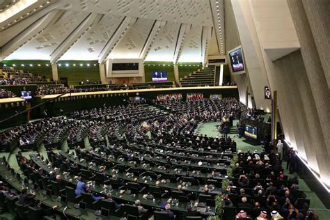 نخعی نماینده چندرغاز می‌گیرد فوتبالیست نیست که درآمد میلیونی داشته باشد ویدئو