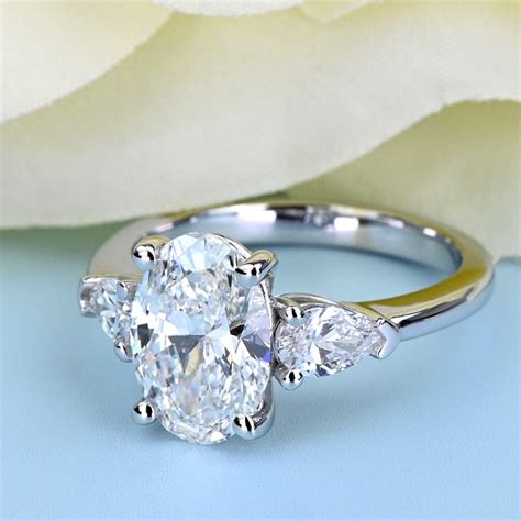 2 Carat Oval Engagement Rings