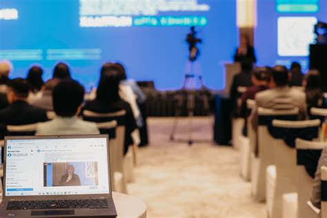 Төслийн хаалтын арга хэмжээний шууд дамжуулалтыг үзэх