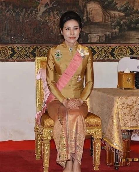 เจ้าคุณพระสินีนาฏ พิลาสกัลยาณี ชุดไปงานแต่งงาน ชุด แฟชั่นผู้หญิง