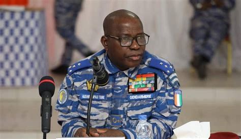 Le Commandant Supérieur De La Gendarmerie Nationale Le Général De