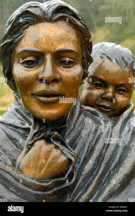 Sacajawea And Jean Baptiste Charbonneau Her Son Statue Fort Clatsop