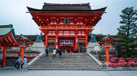 A Travellers Guide To The Kyoto Fox Shrine Home Of The Mythical Inari