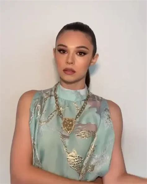 Nicole Maines Scrolller