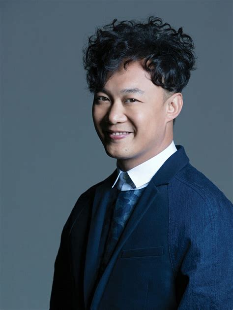 Qq音乐上的陈奕迅的图片，求高清，大图，做壁纸谢谢百度知道