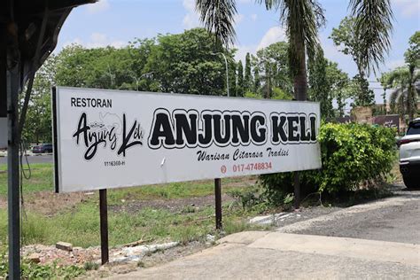 Makan Di Anjung Keli Perlis