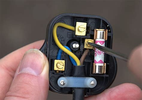 Wiring A British Three Pin Electrical Plug Stock Illustration Illustration Of Earth Britisk