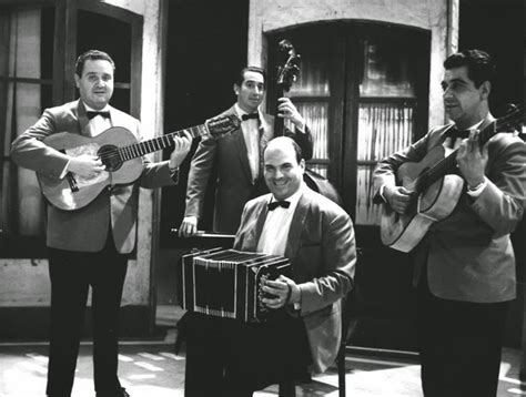 Noticias Y Efemerides Musicales Y Del Cine Roberto Grela Un 28 De