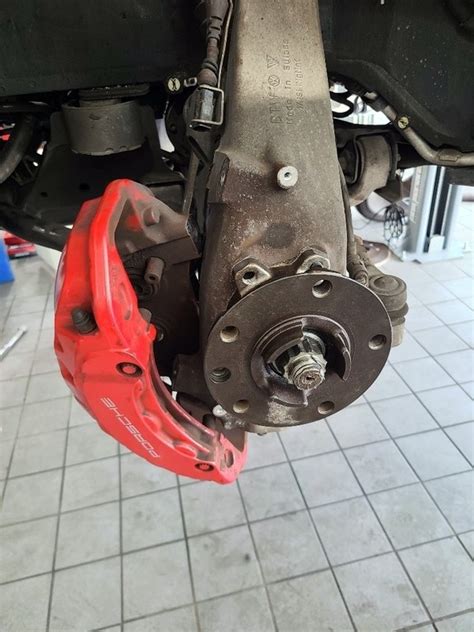 울산 포르쉐 카이엔 터보엔진 출력 부족 인터쿨러쿨러호수커버교환 및 파워펌프소음으로 파워펌프점화플러그엔진오일 하부소음 허브베어링프런트 좌우패드프런트교환