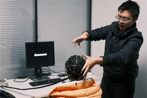 探访行为与神经经济学实验室：眼动仪与脑电技术的应用 中央财经大学智慧校园建设中心