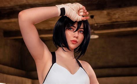 Alina Becker muestra su cosplay de Mikasa Ackerman en su traje de entrenamiento