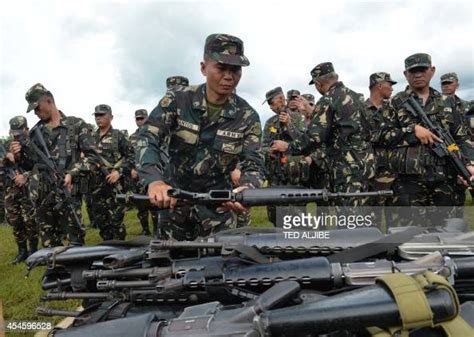 A Philippine Military Personnel Stacks Old M16 Rifles After Officers News Photo Getty Images