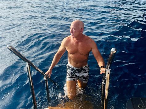 Jeff Bezos Shirtless Thirst Trap Lauren Sanchez Shares Steamy Photo
